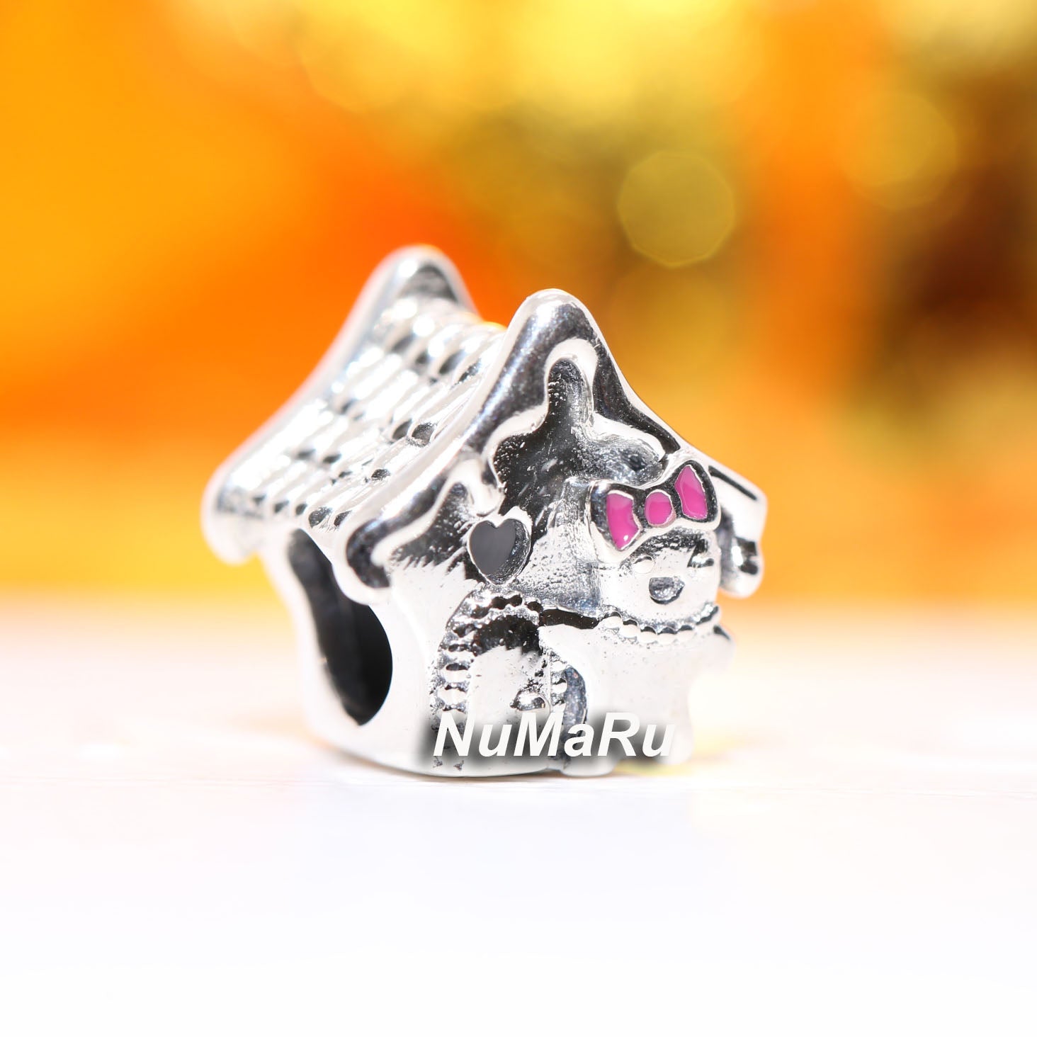 Gingerbread House Charm 792823C01 – NUMARU