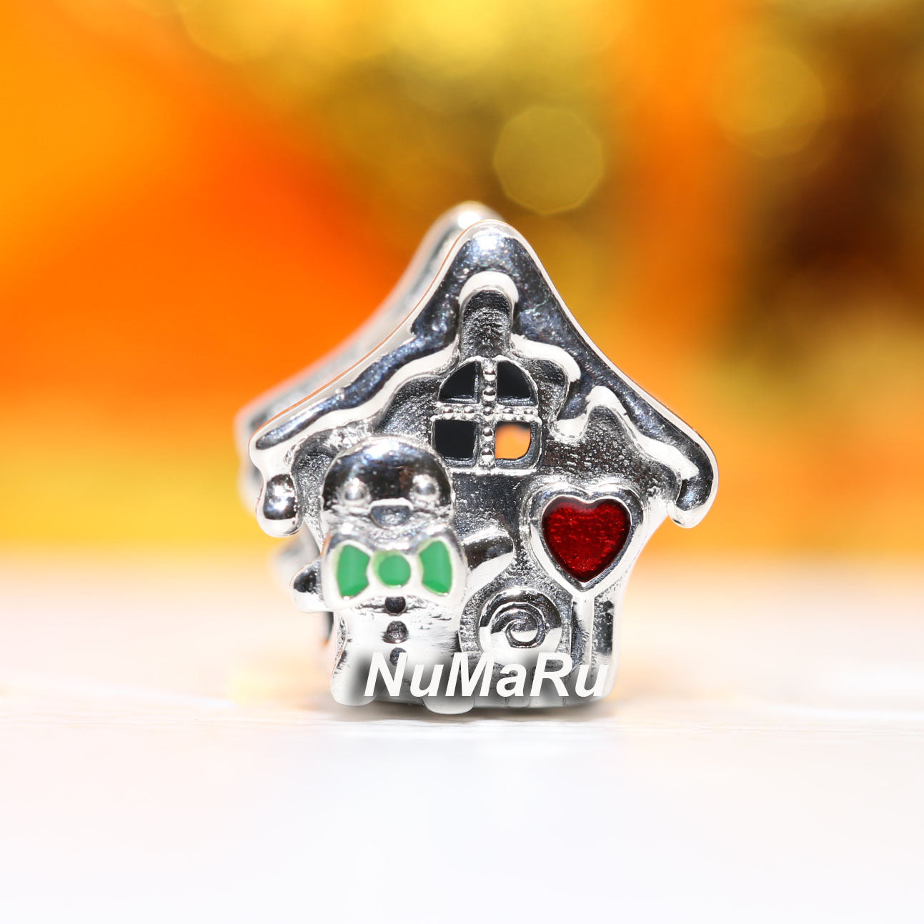 Gingerbread House Charm 792823C01 – NUMARU