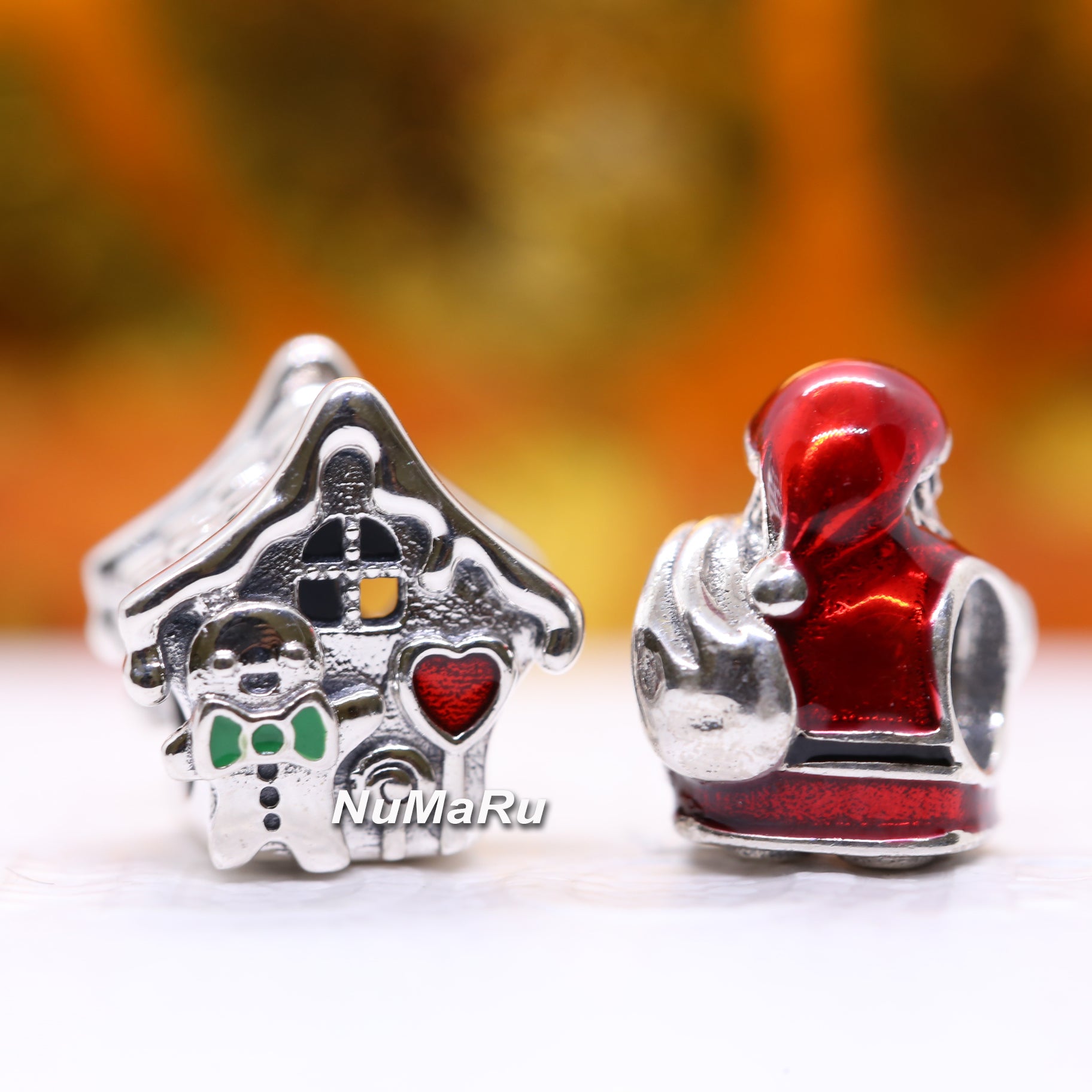 St Nick Santa Gingerbread House Christmas Gift Set Charm – NUMARU