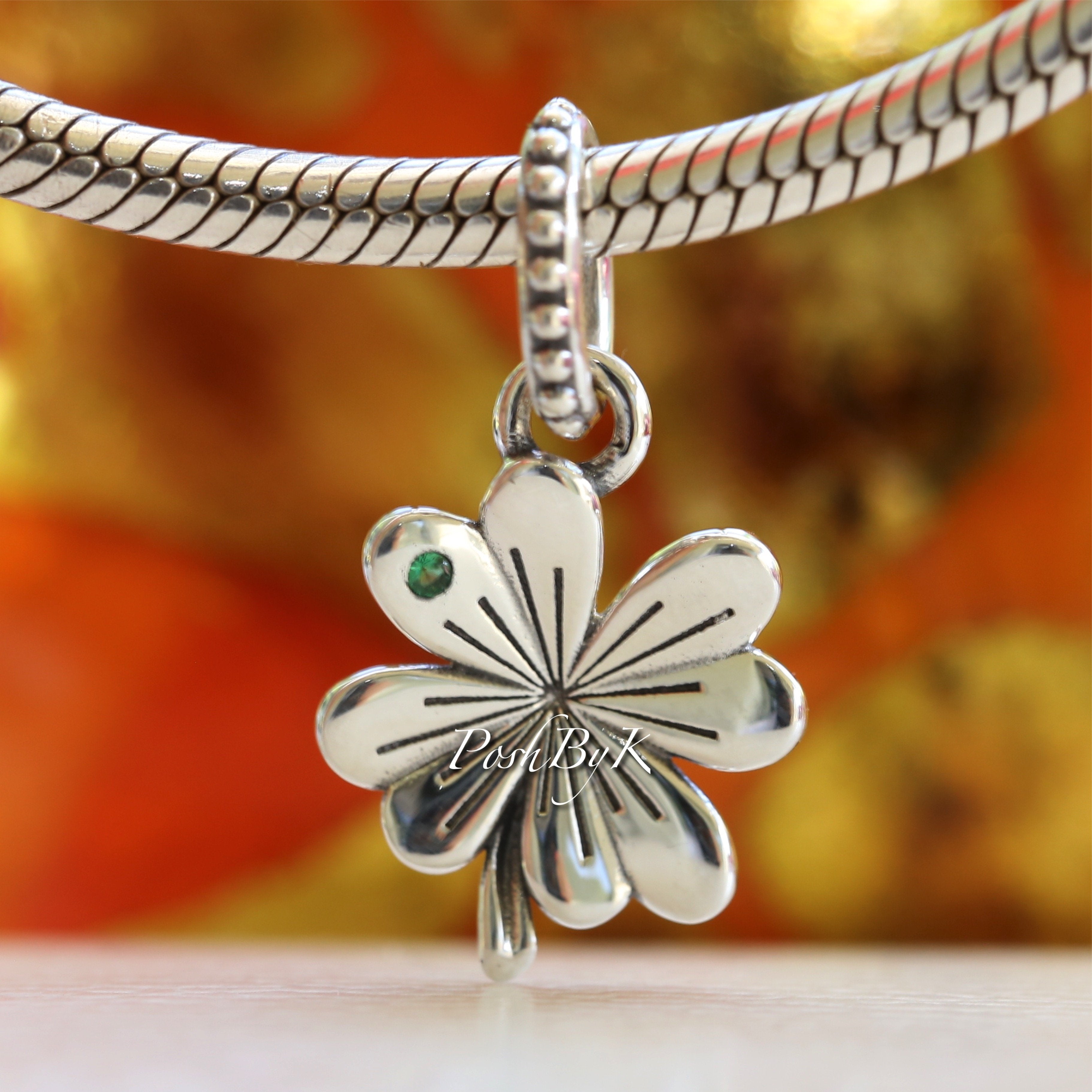 Lucky Four-Leaf Clover Dangle Charm 397965NAG – NUMARU