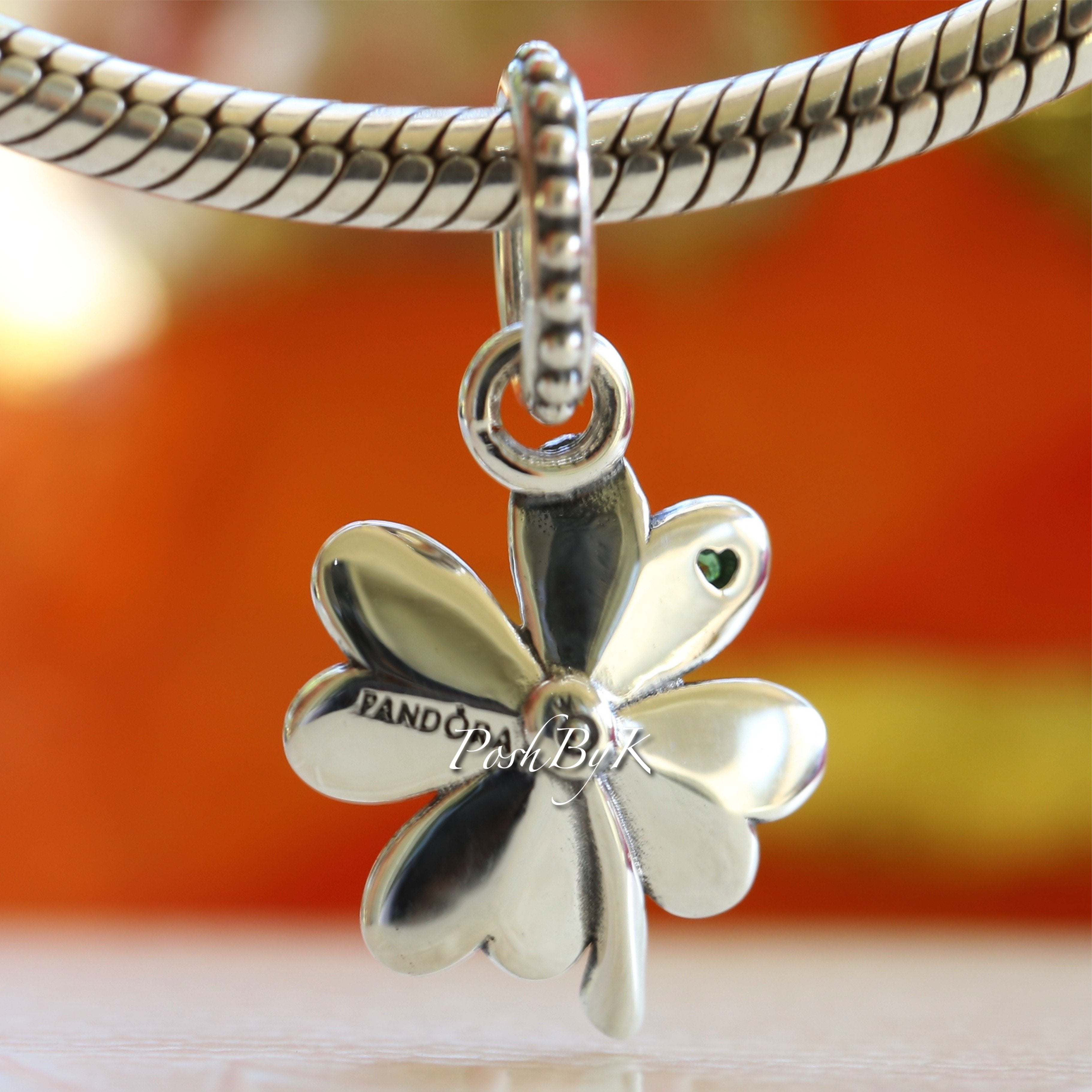 Lucky Four-Leaf Clover Dangle Charm 397965NAG – NUMARU