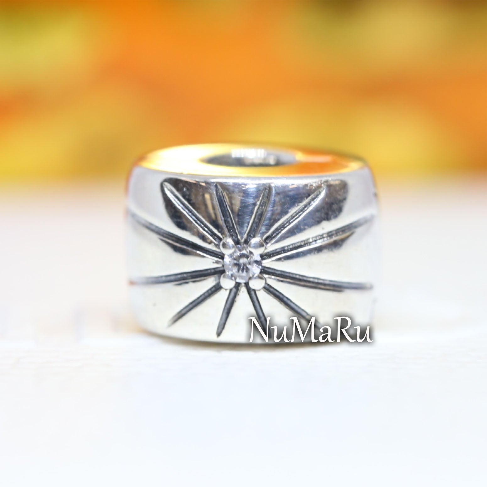 Sparkling Sunburst Clip Charm 798614C01 – NUMARU