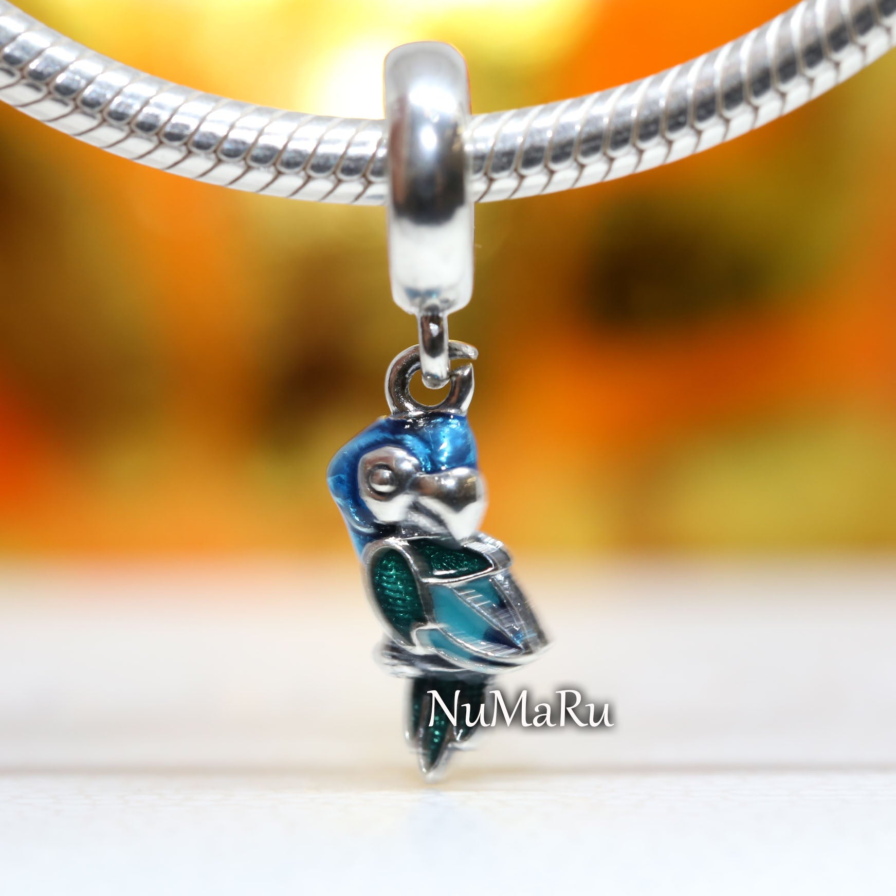 Jungle Paradise Parrot Dangle Charm 791679C01 – NUMARU