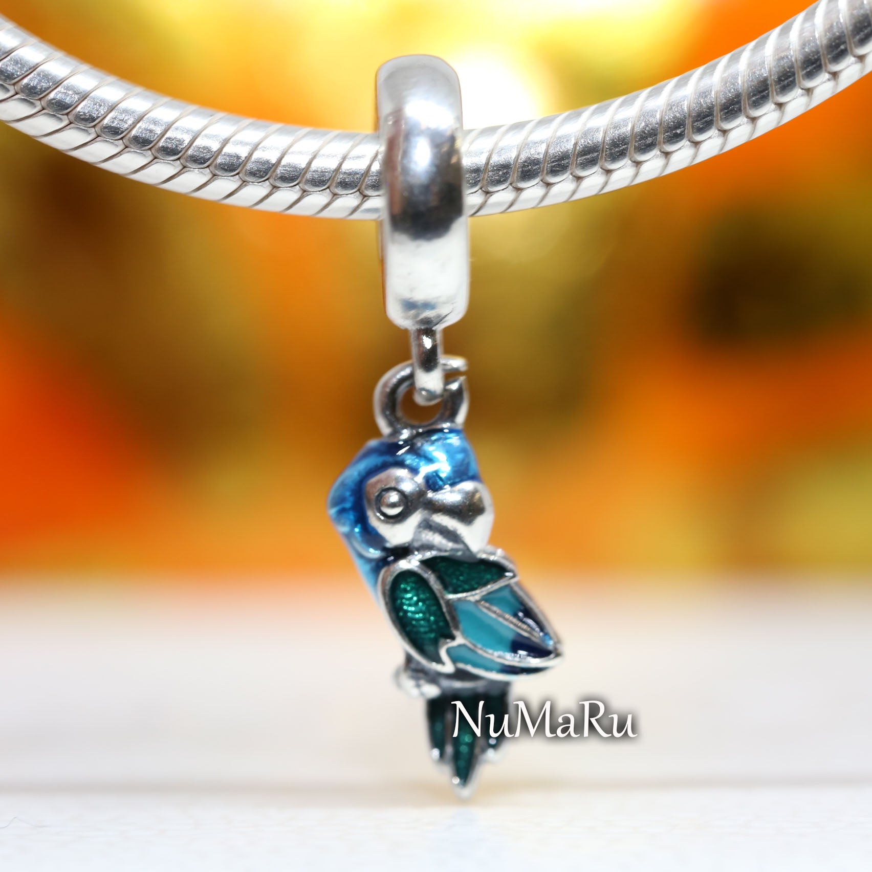 Jungle Paradise Parrot Dangle Charm 791679C01 – NUMARU